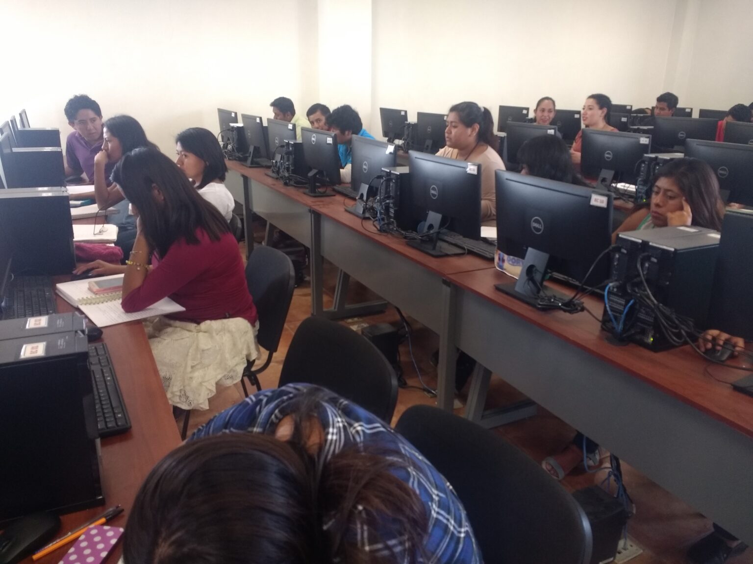Centro de computo - Escuela de Estudios Superiores de Atlatlahucan | UAEM